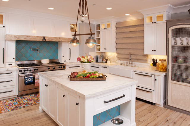 Kitchen of the Week: Turquoise Tile and a Dining Nook for 16