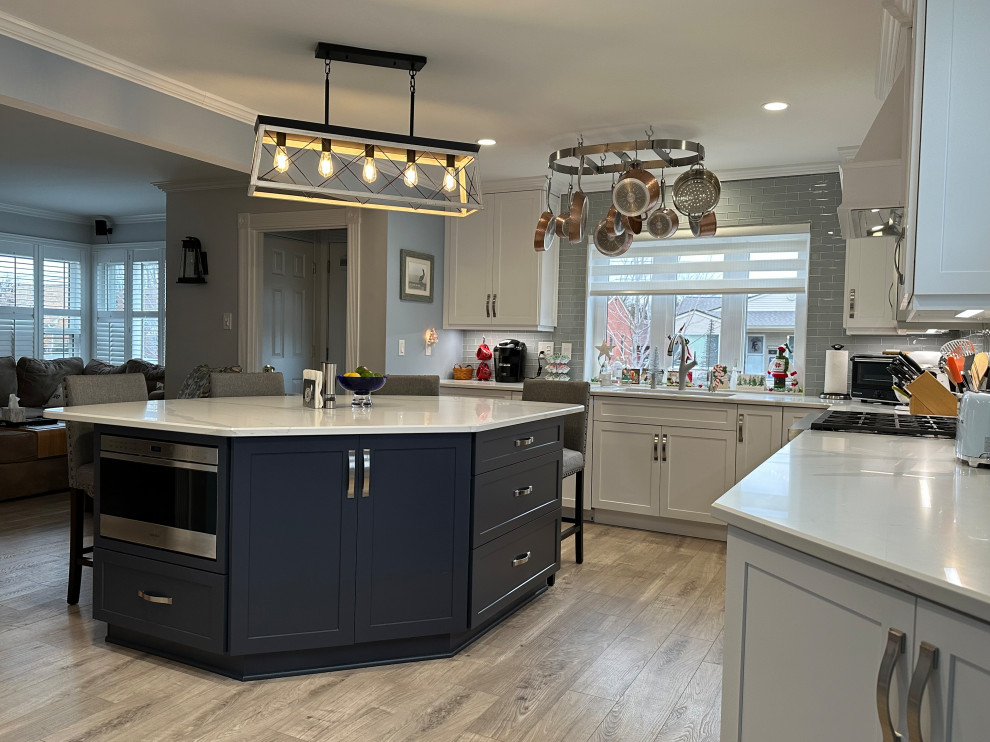 Showplace EVO Pendleton Kitchen in Simpli White- Perimeter, Hale Navy ...