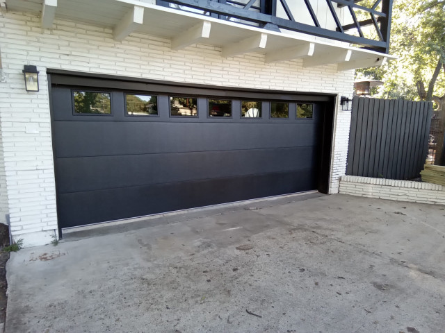 Black Flush Panel Garage Doors - Contemporain - Garage - Dallas - par ...