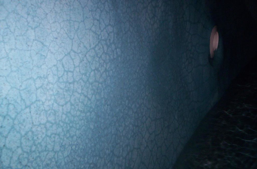 plaster discoloration and cracking