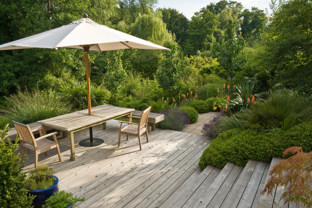 How to Create Atmosphere in the Garden With Light and Shadow