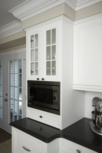 Traditional Kitchens With Bulkheads
