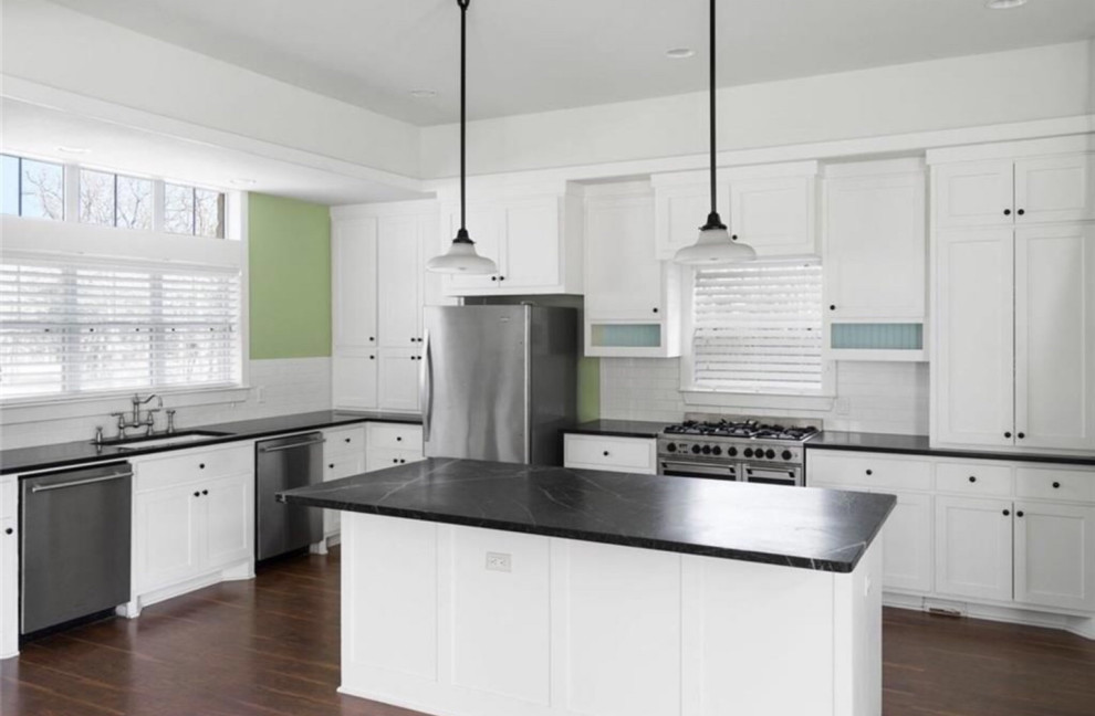 Kitchen of the Week: Leafy Views and Smart Storage