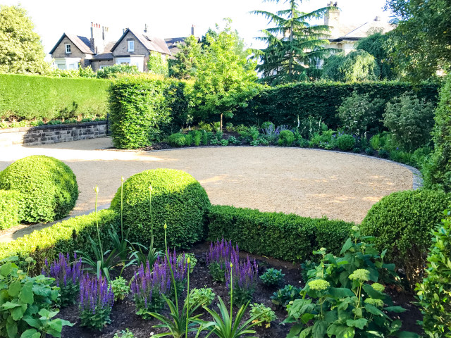 Front garden planting - Traditional - Other - by Asri | Houzz UK