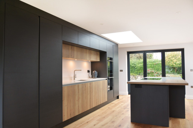 Handleless Graphite & Woodgrain kitchen, Cornwall - Contemporary ...