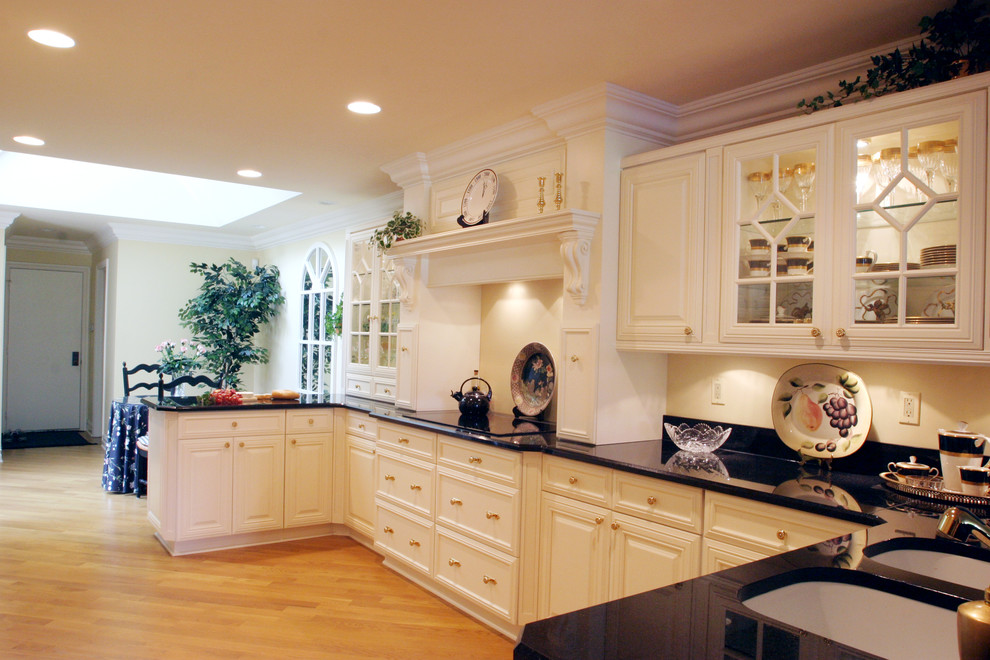 White Elegant - Mediterranean - Kitchen - Other - by rkb design ...