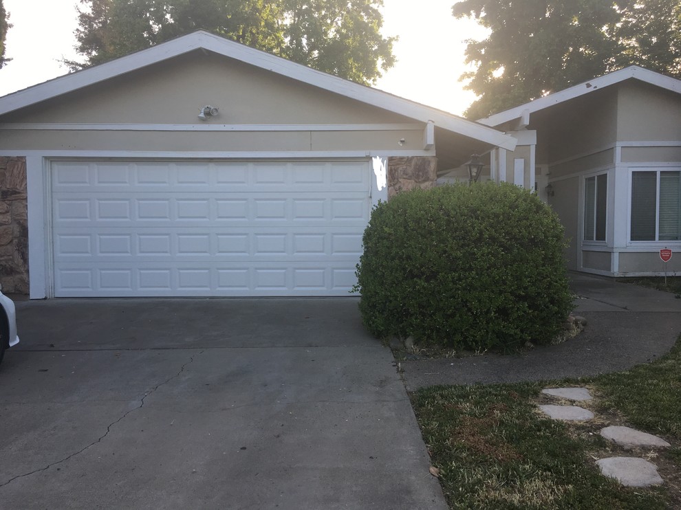 Exterior Paint Choice 80s Ranch style Home