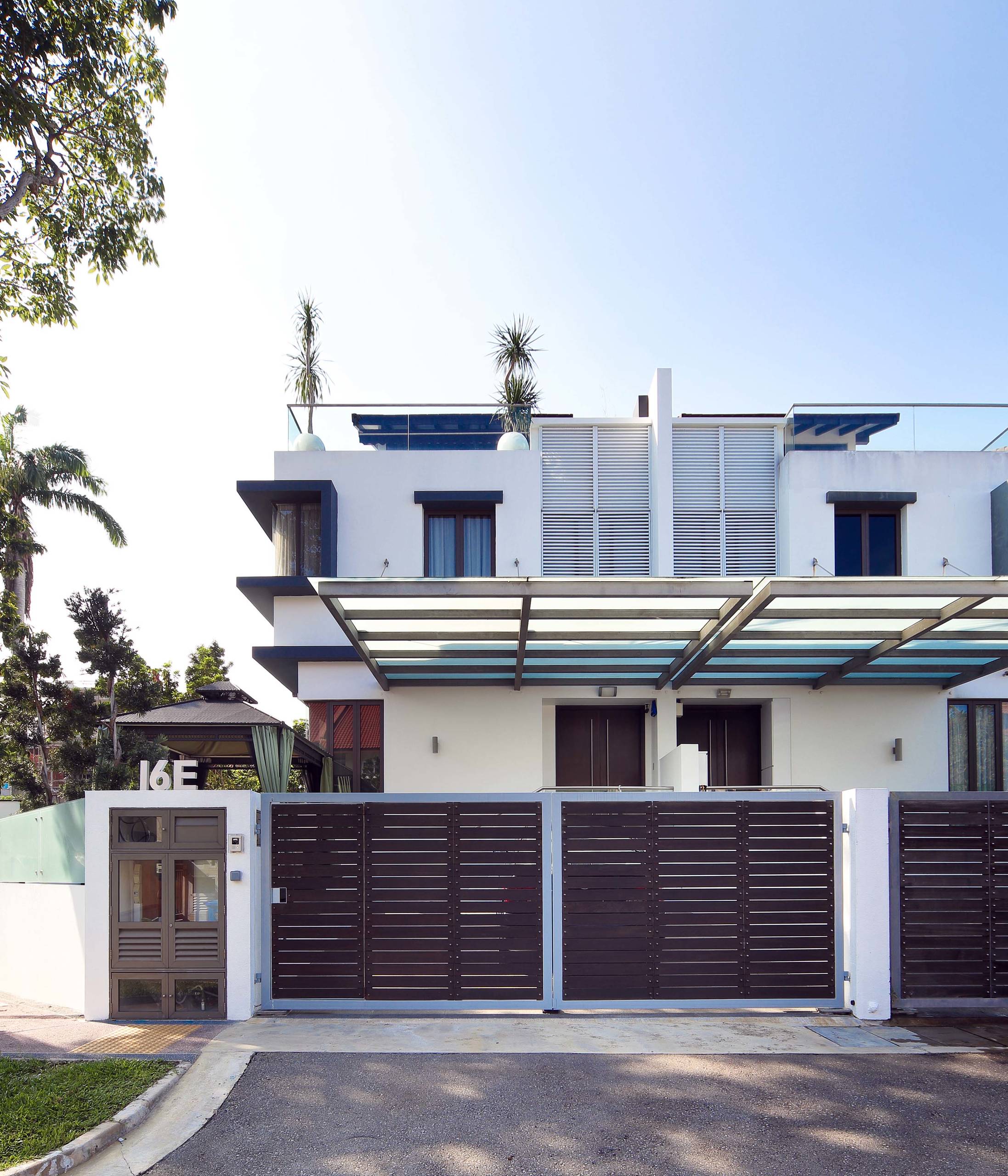 25 Strong Boundary Wall & Side Gate Designs