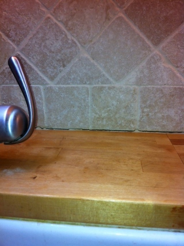 caulk counter to tile