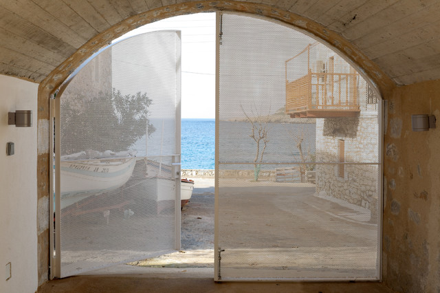 10 Fabulous Ways to Make the Most of Wire Mesh on Doors & Windows