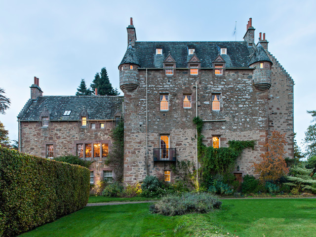 Houzz Tour: New Warmth for a 17th-Century Scottish Castle