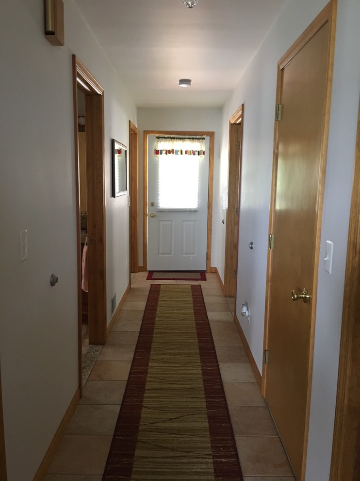 Painted wainscoting (Board and Batten style) with stained trim?