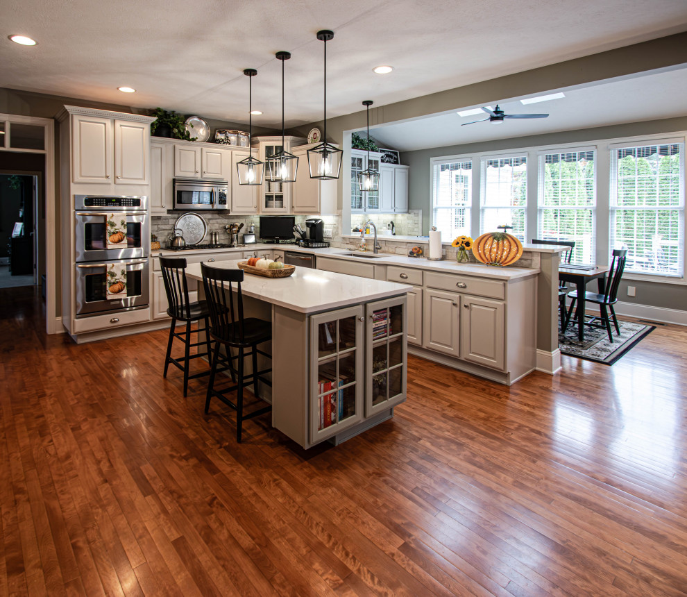 Painted Cabinetry with LaVenta Snow Drift Quartz and Travertine-Look ...