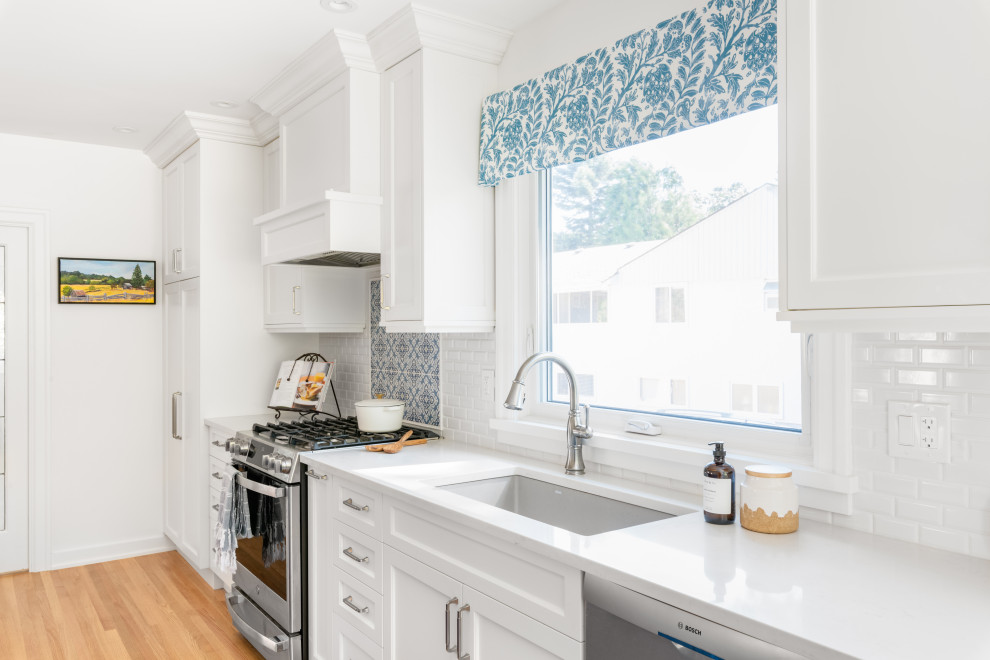 Project Grandiflora - Traditional - Kitchen - Vancouver - by MAC ...