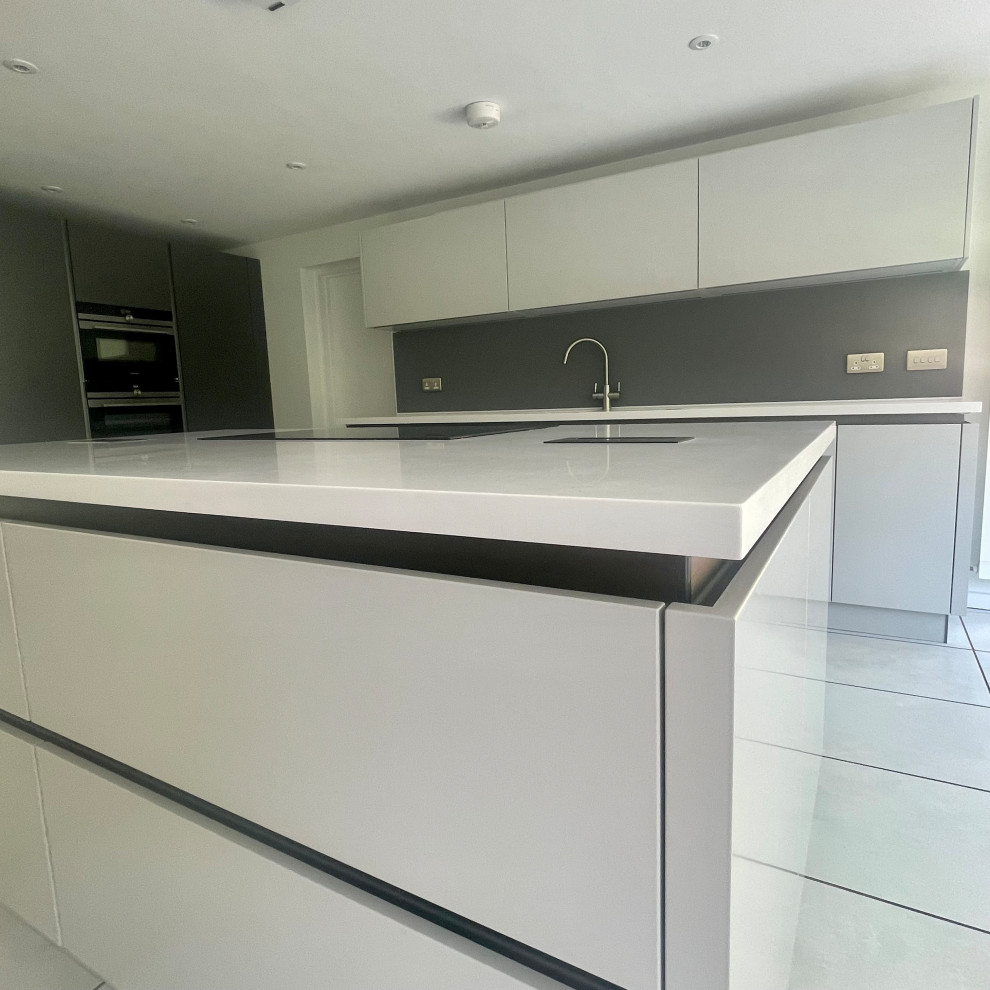 A Modern Kitchen in an Architects Glass Extension - Modern - Kitchen ...