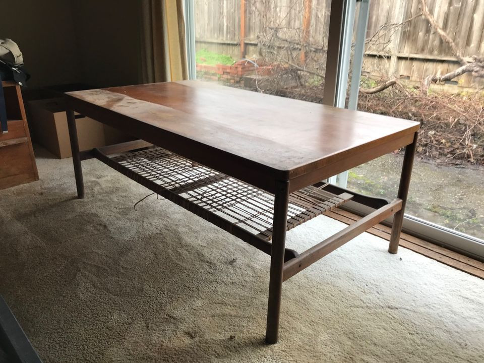 Does this Coffee Table look to be 22 inches tall?