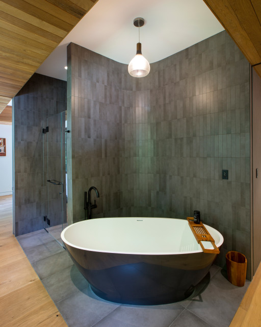 Freestanding Soaking Tub and Shower Enclosure in Primary Bath - Modern ...