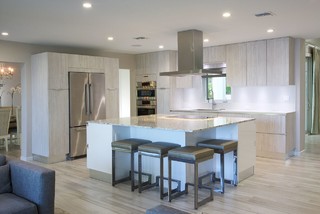 LIGHT AND BRIGHT KEY WEST KITCHEN - Beach Style - Kitchen - Miami - by ...