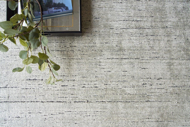 Montero Handmade Hand Loomed Wool and PET yarn Silver/Gray Area Rug, 10 ...