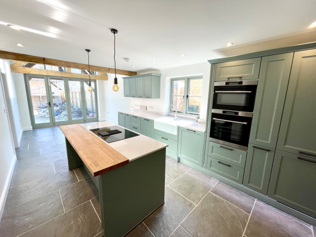 Cascada Reed Green kitchen with Quartz worktops Sierra Oak breakfast ...