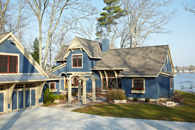 Houzz Tour: Historical Details Charm in a Lakeside Michigan Home