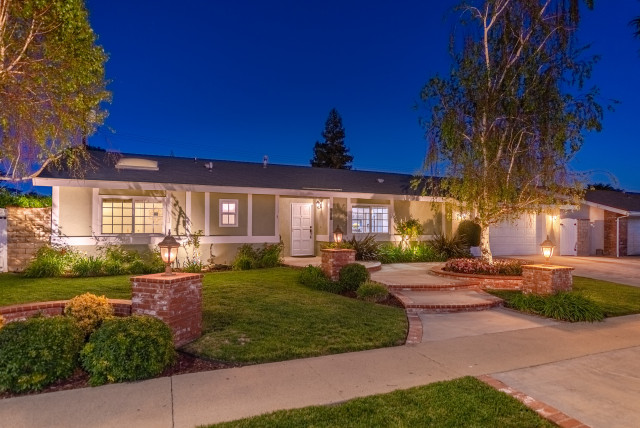 Simi Valleys Finest Single Story - Campagne - Façade - Los Angeles ...