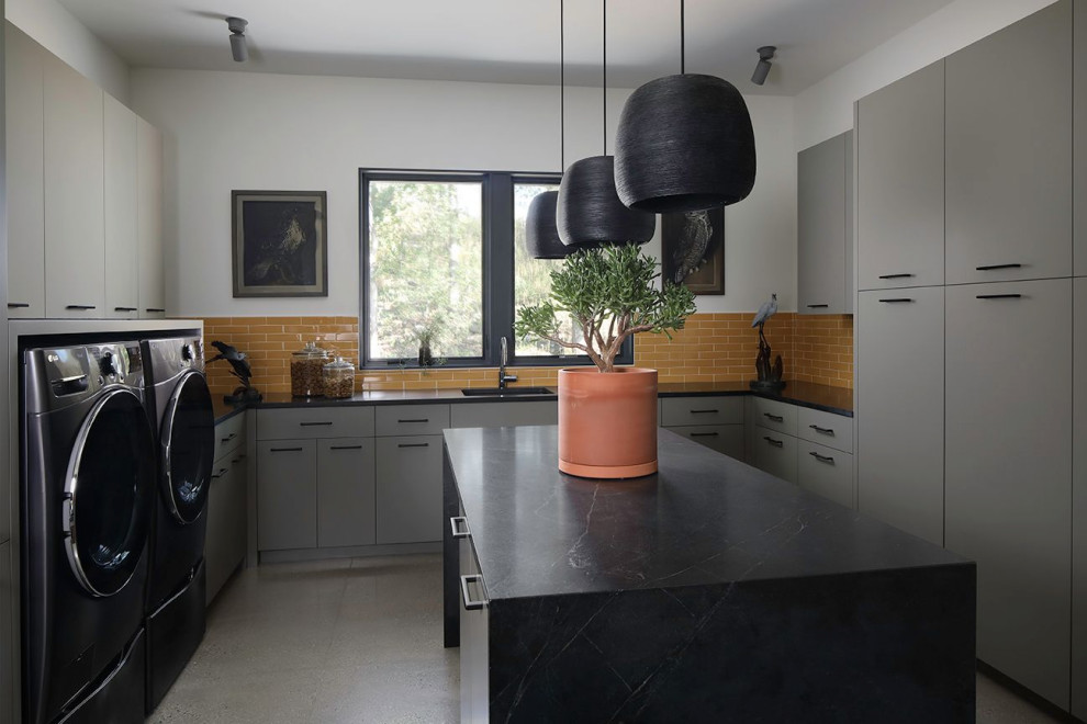 Stunning Design-Build Home - Moderne - Buanderie - Autres périmètres ...