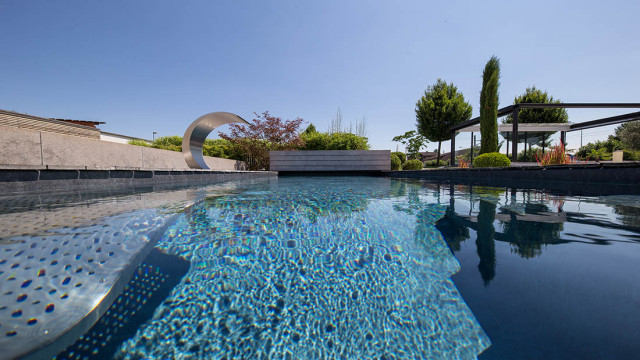 RENOLIT ALKORPLAN TOUCH Elegance Schwimmbad mit Edelstahlelementen ...