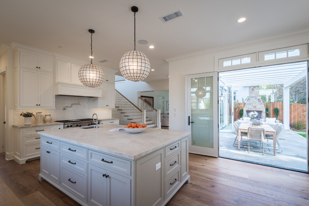 A costal Cape Cod transitional - Kitchen - Los Angeles - by Structure ...