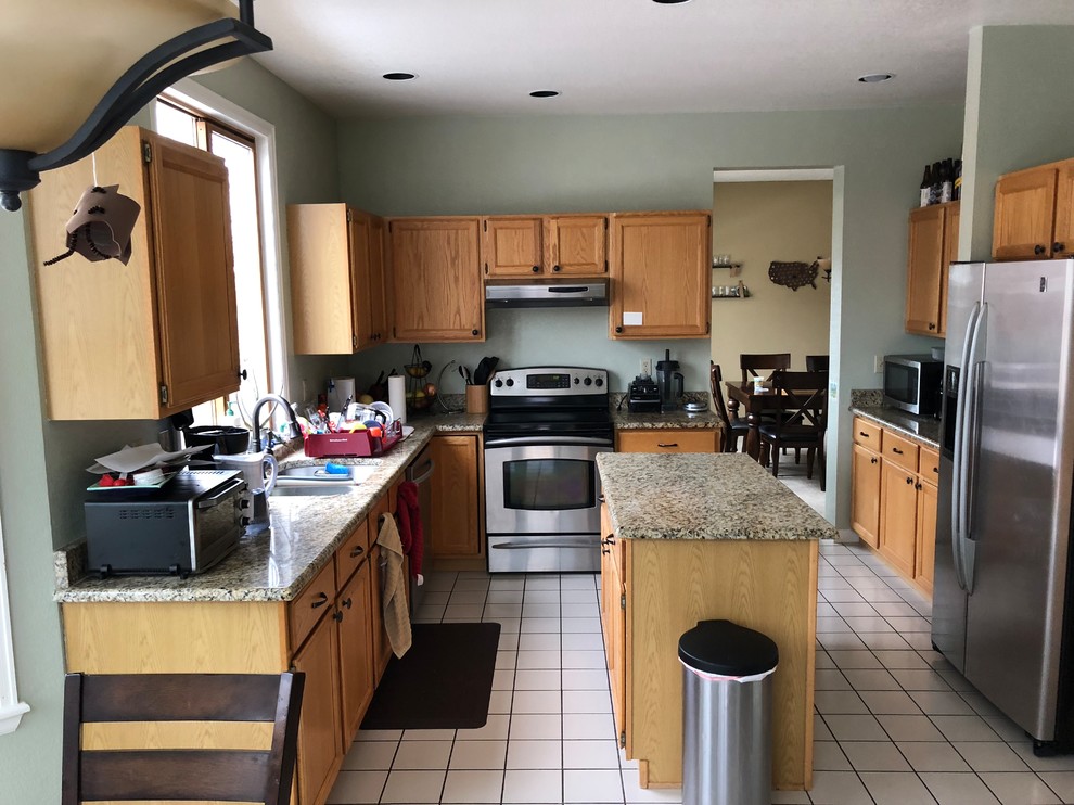 42 Upper Kitchen Cabinets