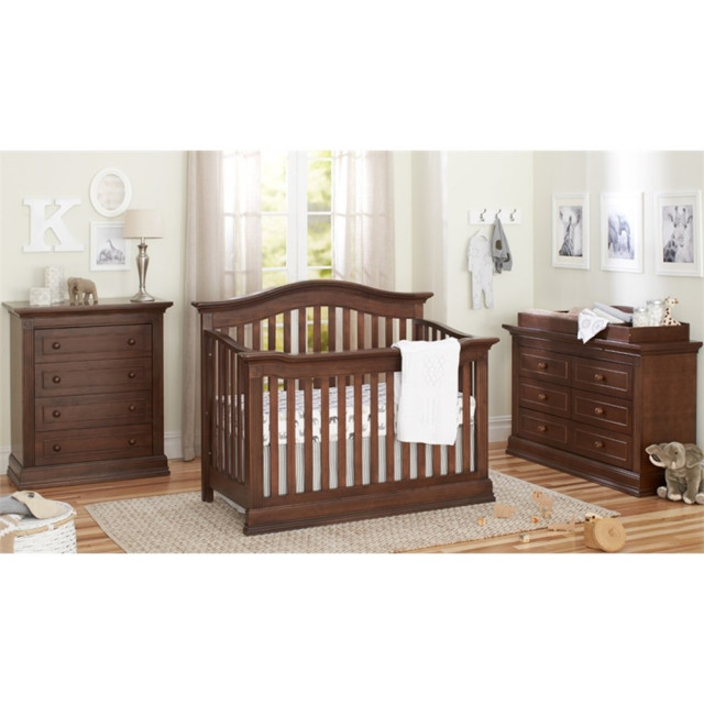 Baby Cache Montana Traditional Wood 4-in-1 Convertible Crib in Brown ...