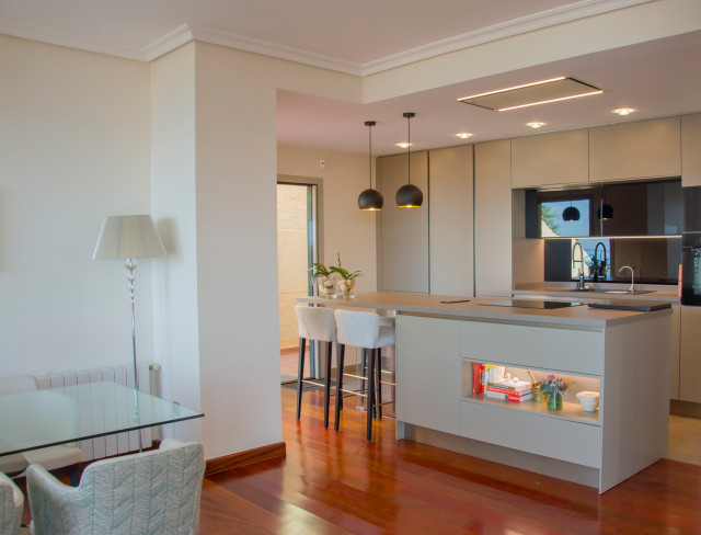 Una cocina con vistas al mar: la versatilidad de Ak_Project - Modern ...