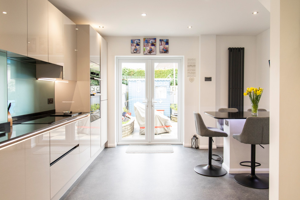 Modern Kitchen with a Statement Splashback - Modern - Kitchen - Devon - by Kettle Co. Kitchens ...