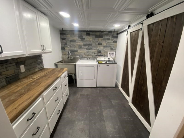Northern Slate Stacked Stone Laundry Room Backsplash - Utility Room ...