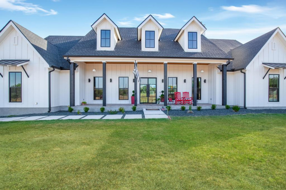 Modern Farmhouse - Farmhouse - Exterior - Austin - by Deville Custom ...