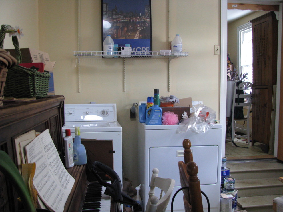 don't know what to do with this room: laundry ,dryer,piano, garden ...