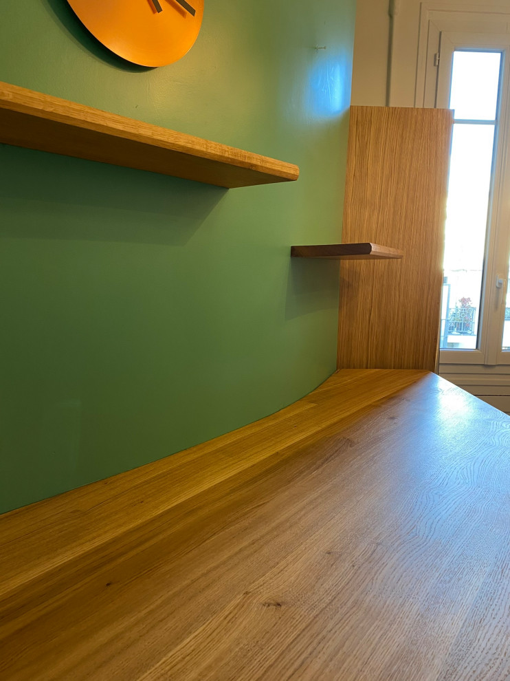 Table haute de cuisine sur mur courbe et aménagements - Contemporary ...