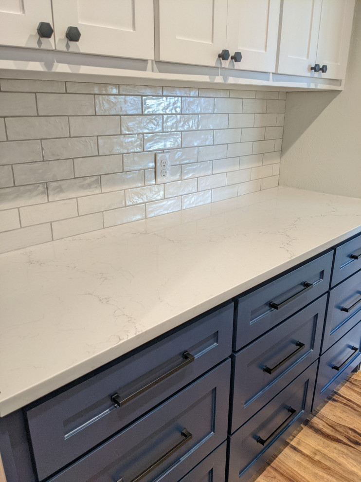 Modern navy and white Shaker kitchen - Modern - Kitchen - Houston - by Prime & Precision | Houzz UK