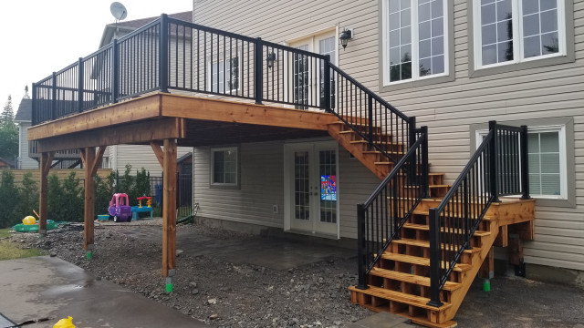 Custom 15'x22' Western Red Cedar Deck with Aluminum Railings - Modern ...