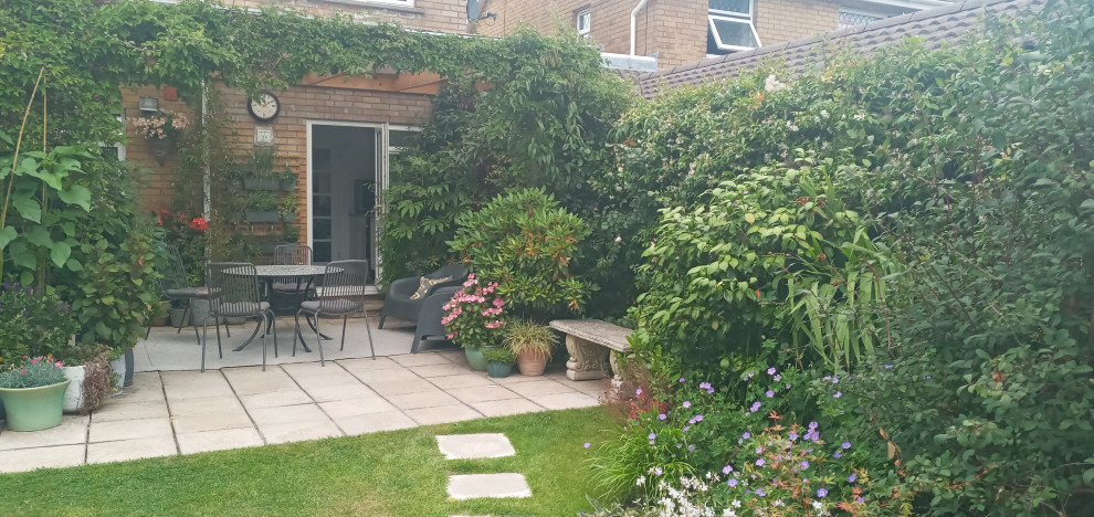 20 Patios That Incorporate Lush Planting | Houzz UK