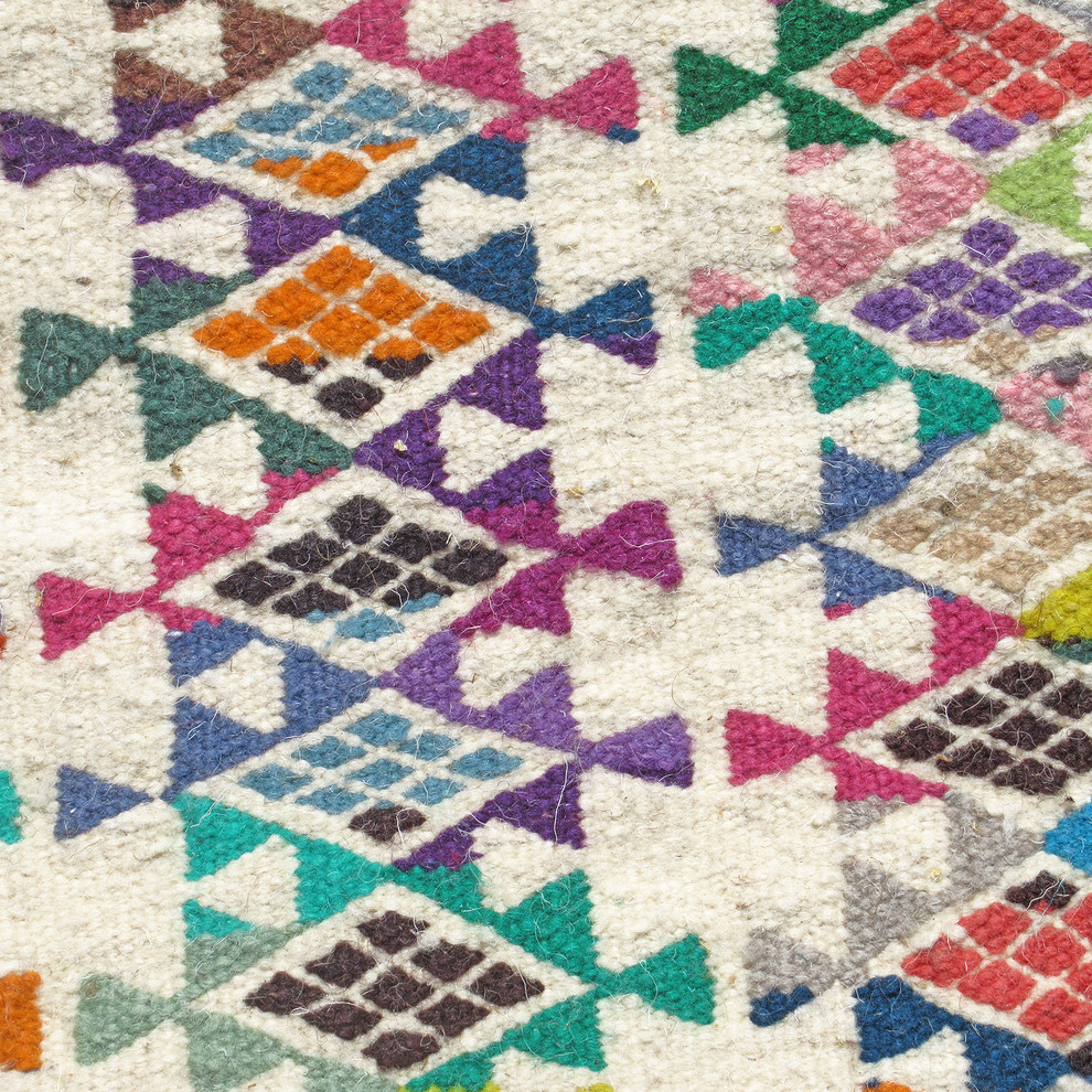 The Beauty of Contrast: Traditional Rugs in Contemporary Spaces