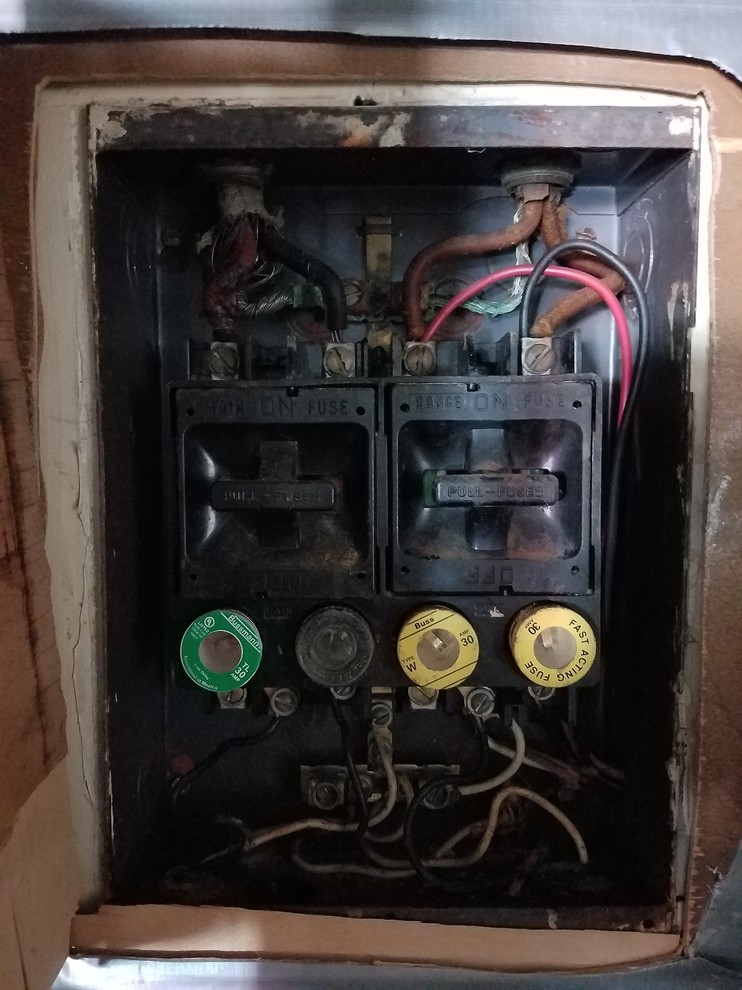 Please help! I'm having a hard time with this old fuse box!