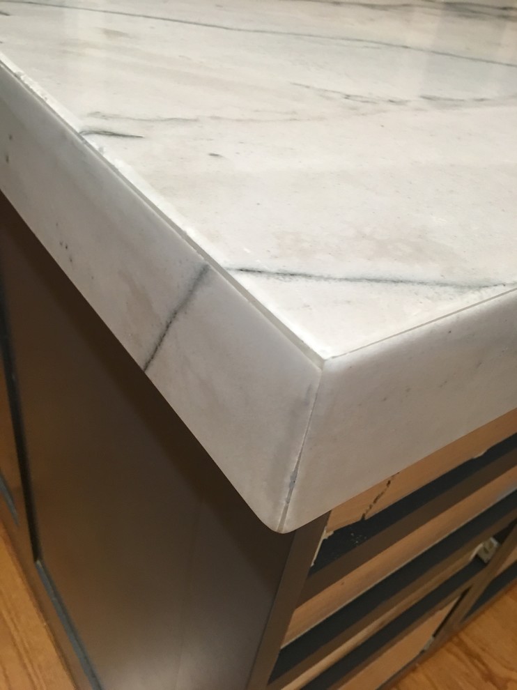 Bad quality seam for mitered quartzite - ADVICE PLEASE SO STRESSED