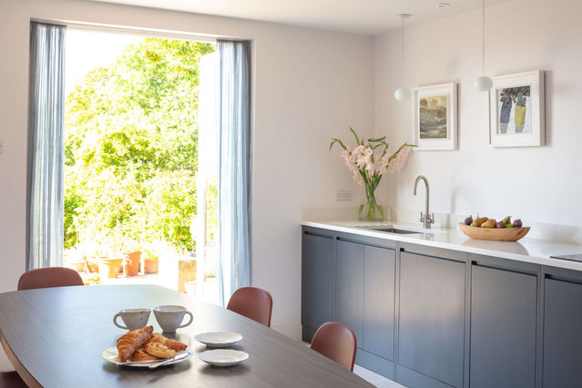 Kitchen Tour: A Small, Elegant Kitchen With Discreet Storage | Houzz IE
