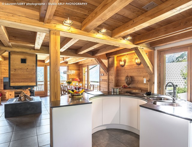 Chalet Ysengrin, Vaujany (38) : cuisine ouverte sur salon salle à ...