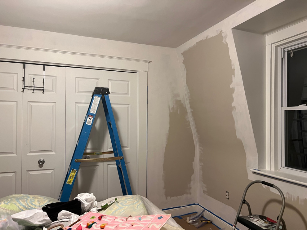 paint help-what color white/cream/beige with green?