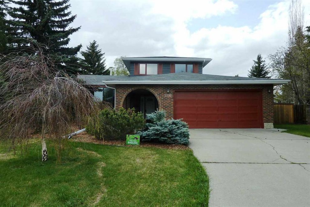 How to modernize this 1976 garage-dominated split level exterior ...