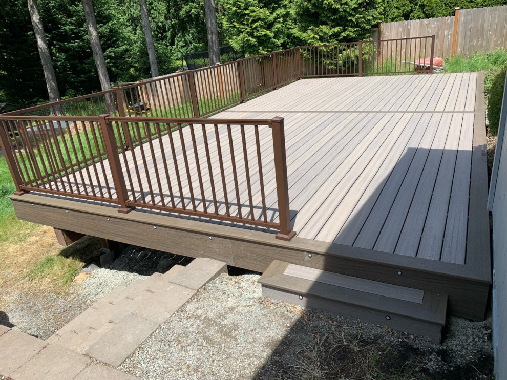 Trex rocky harbor with coastal bluff picture frame - Modern - Deck ...