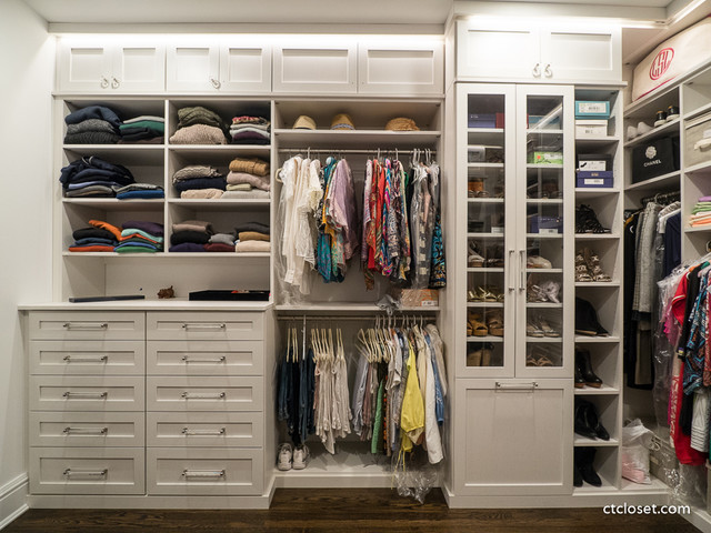 Walk In Closet in Latitude North - Classique Chic - Armoire et Dressing ...