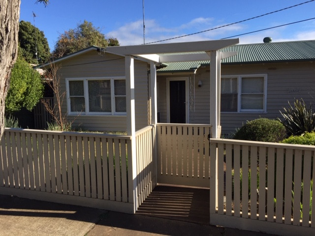 Timber or aluminium windows for 1950s home? | Houzz AU